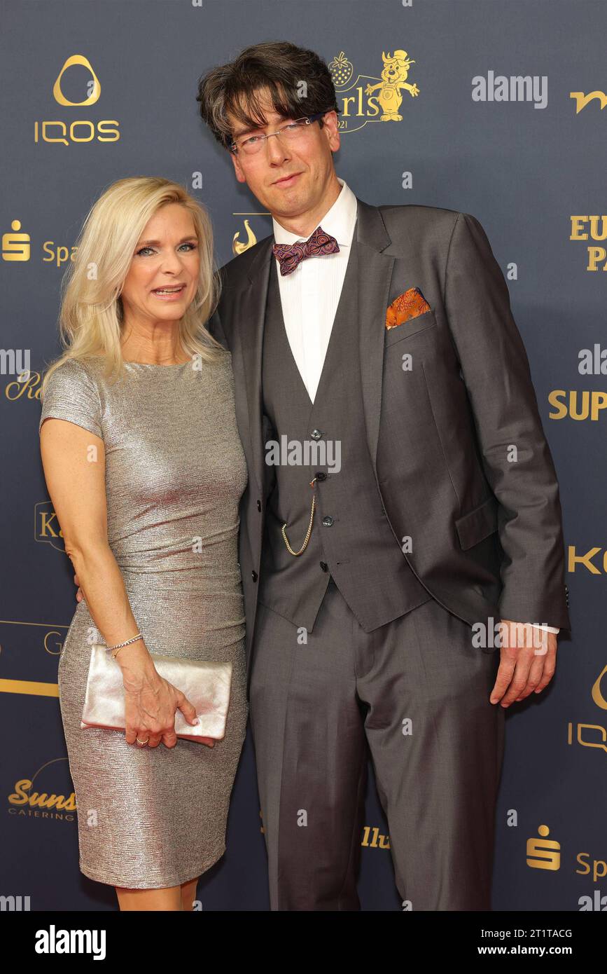 Uta Bresan Verleihung Goldene Henne 2023 Uta Bresan mit Ehemann Karsten ...