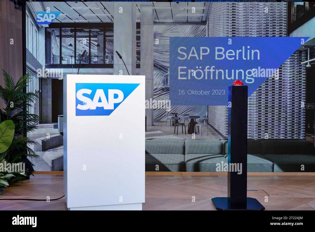 SAP eröffnet Hauptstadtstandort Europa, Deutschland, Berlin, 16.10.2023: Warten auf Robert ...