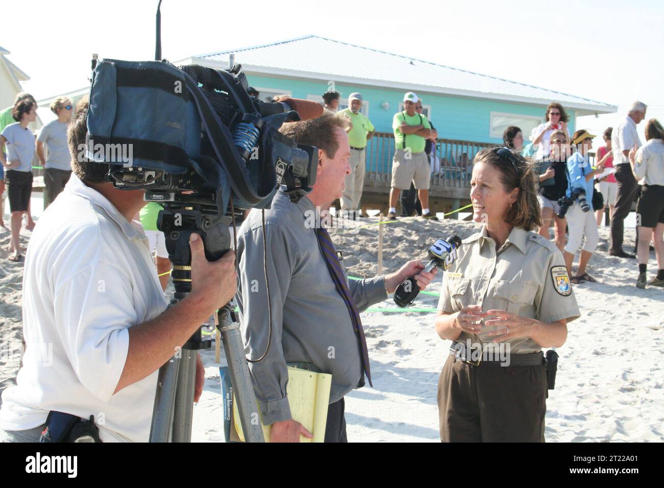 12. Juli 2010: Die USFWS-Biologin und Meeresschildkrötenexpertin Dianne ...