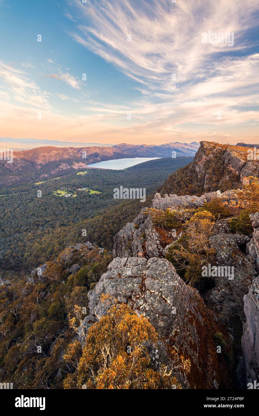 Atemberaubende Grampians National Park Berge mit Lake Bellfield, Blick ...
