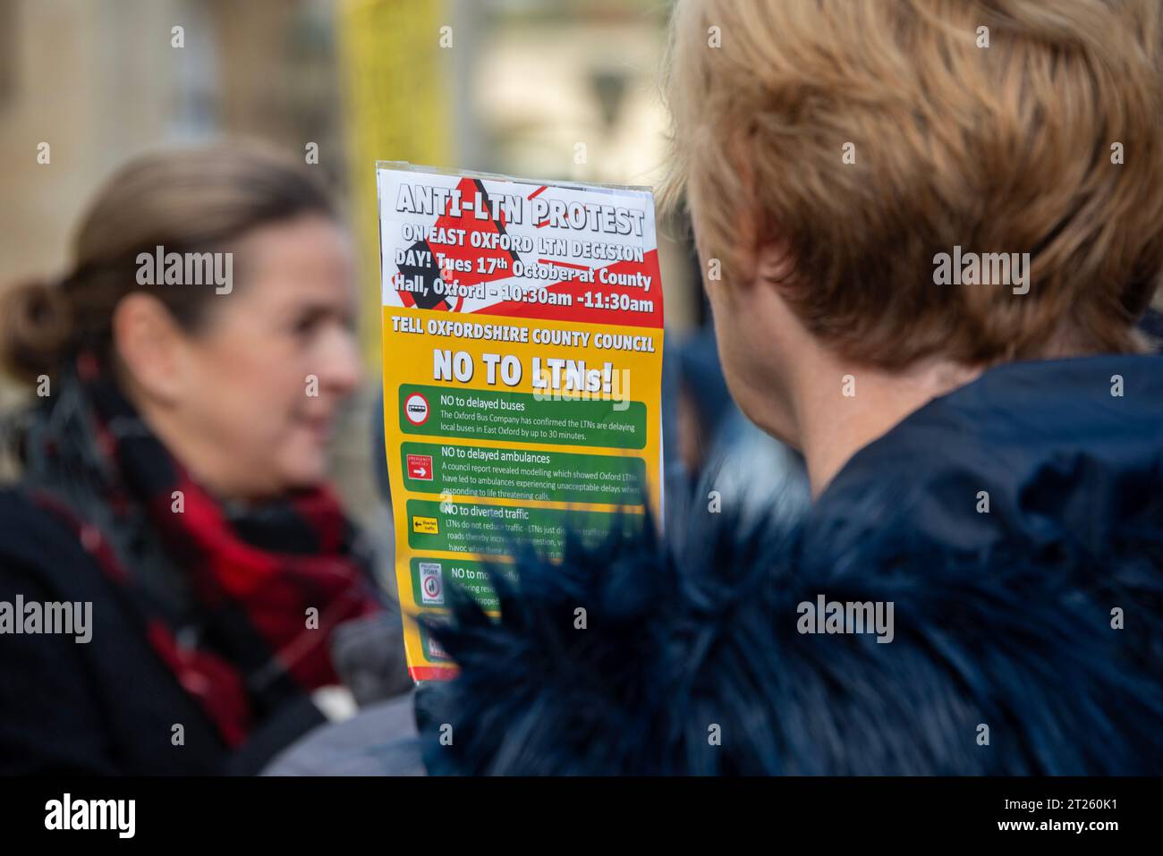 Oxford, UK, 17. Oktober 2023. Eine Demonstration vor der County Hall ...