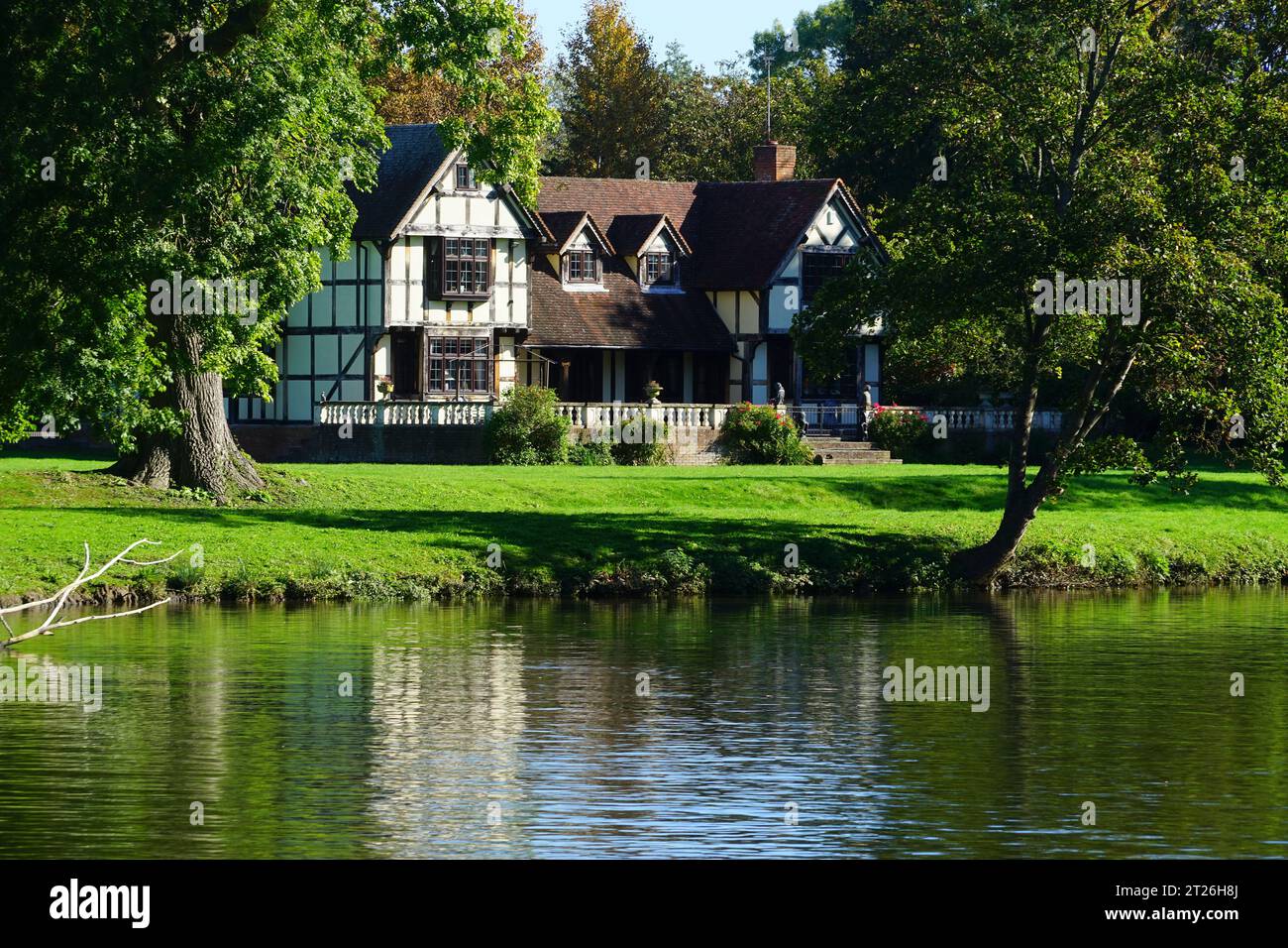 Tudor revival -Fotos und -Bildmaterial in hoher Auflösung – Alamy