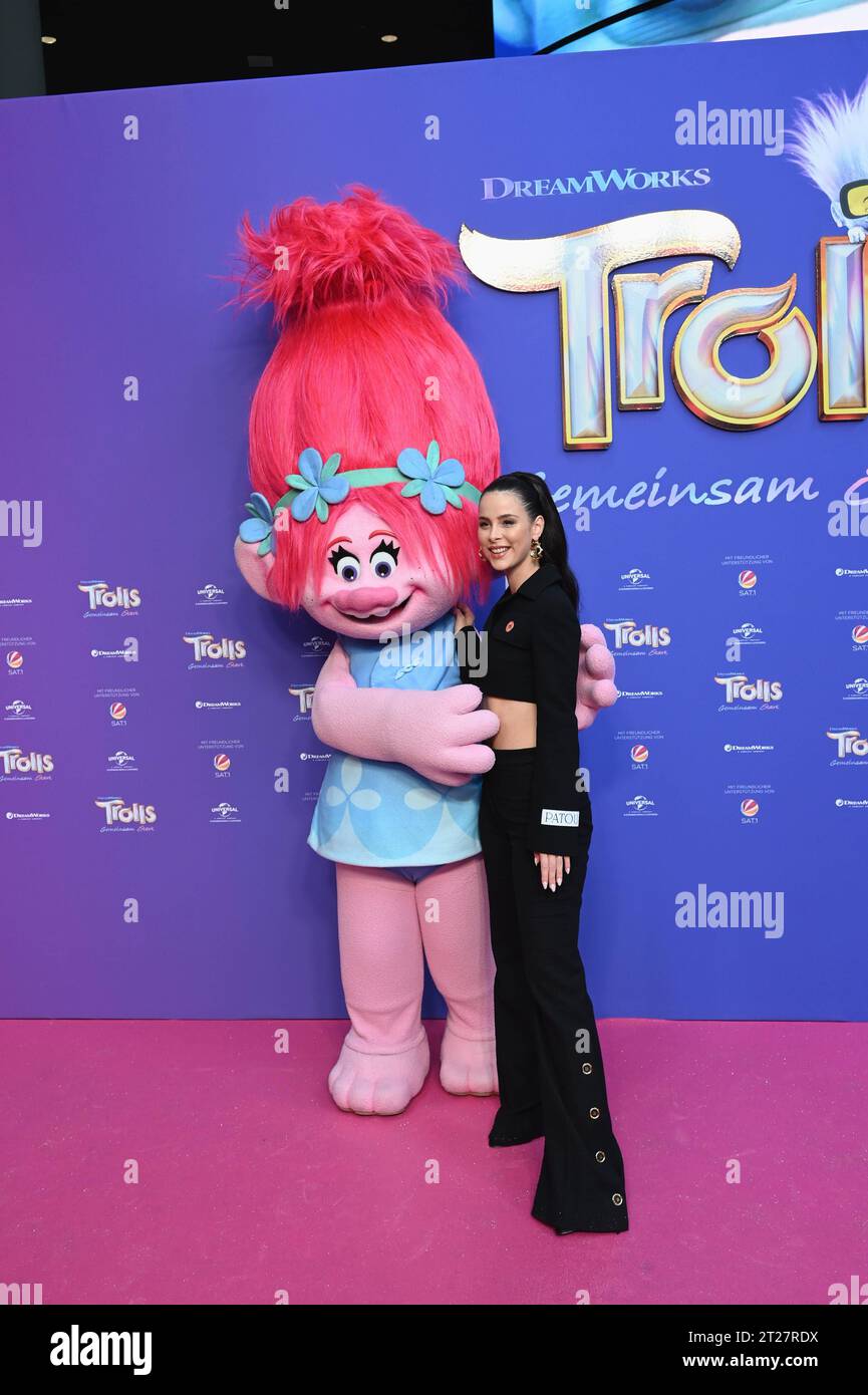 Sängerin Lena Meyer-Landrut, die deutsche Stimme von Poppy, kommt zur ...