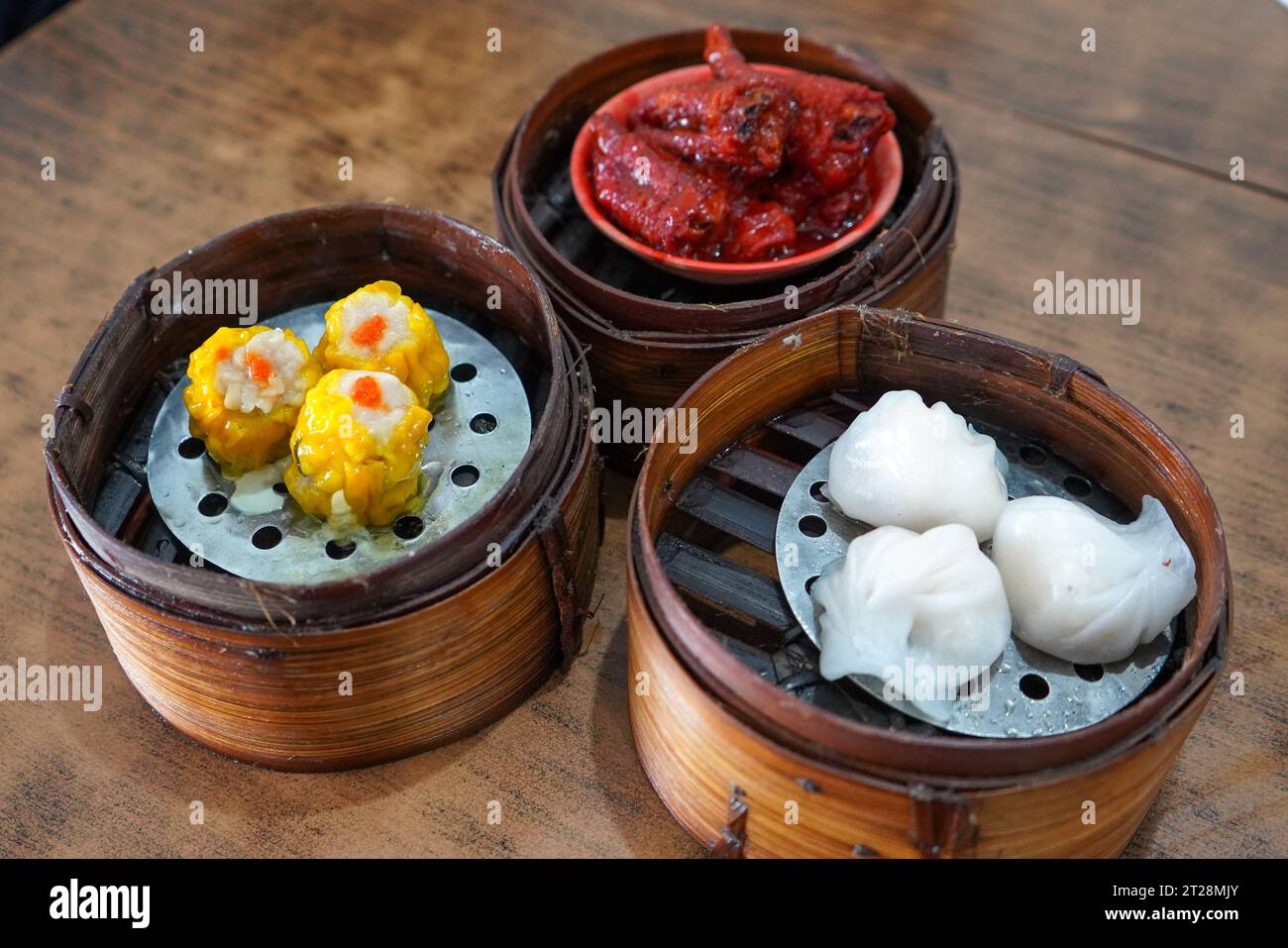 Dim Sum ist eine große Auswahl an kleinen kantonesischen Gerichten, die ...