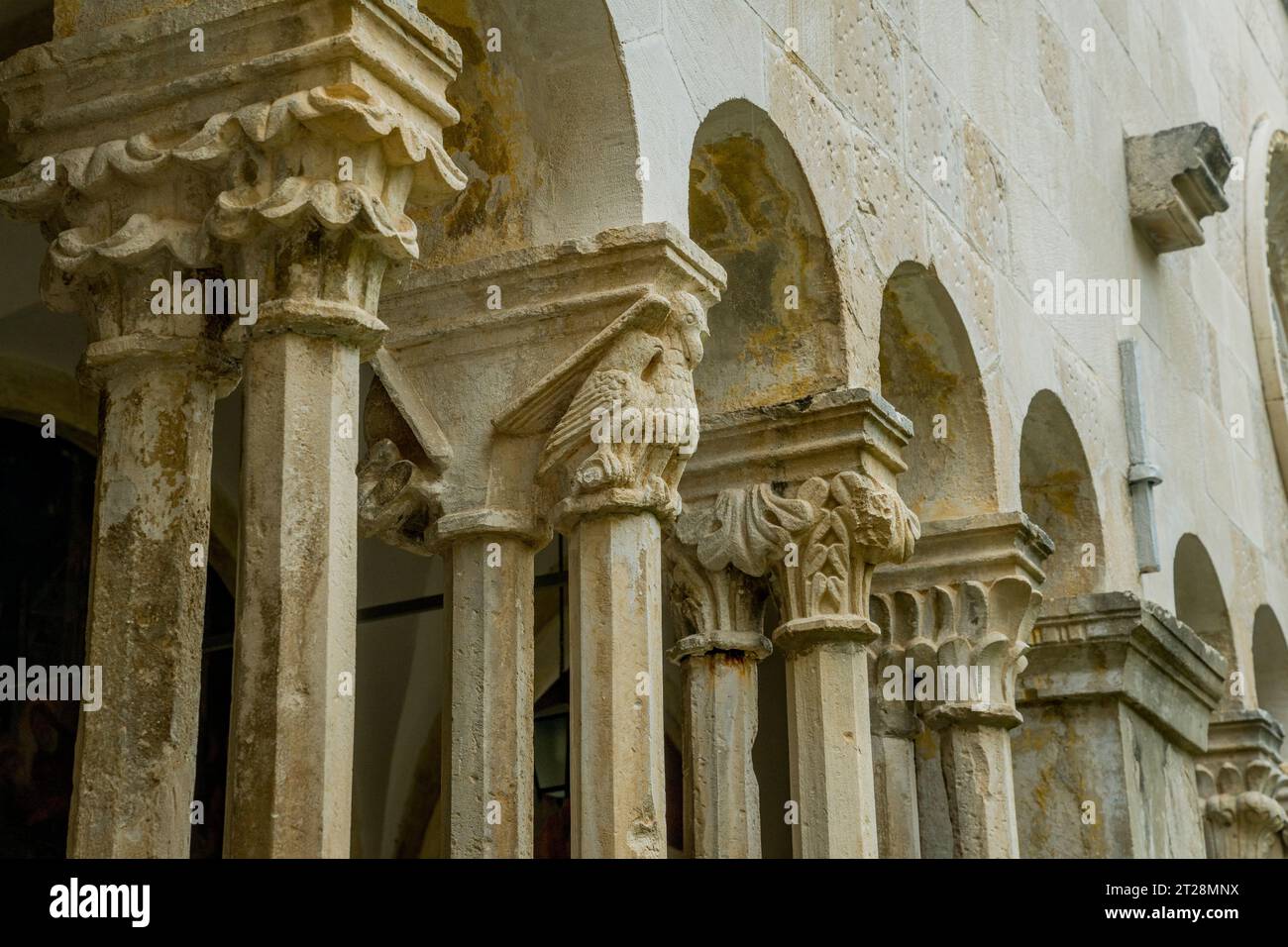 Die Kolonnade des Kreuzgangs der Franziskanerkirche und des Klosters in ...