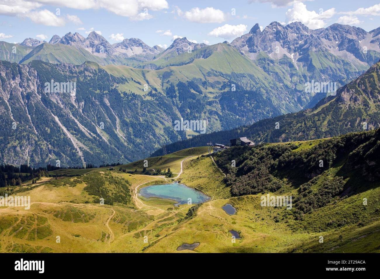 Blick vom Fellhornkamm auf Schlappoldsee und Allgäuer Alpen, rechts ...