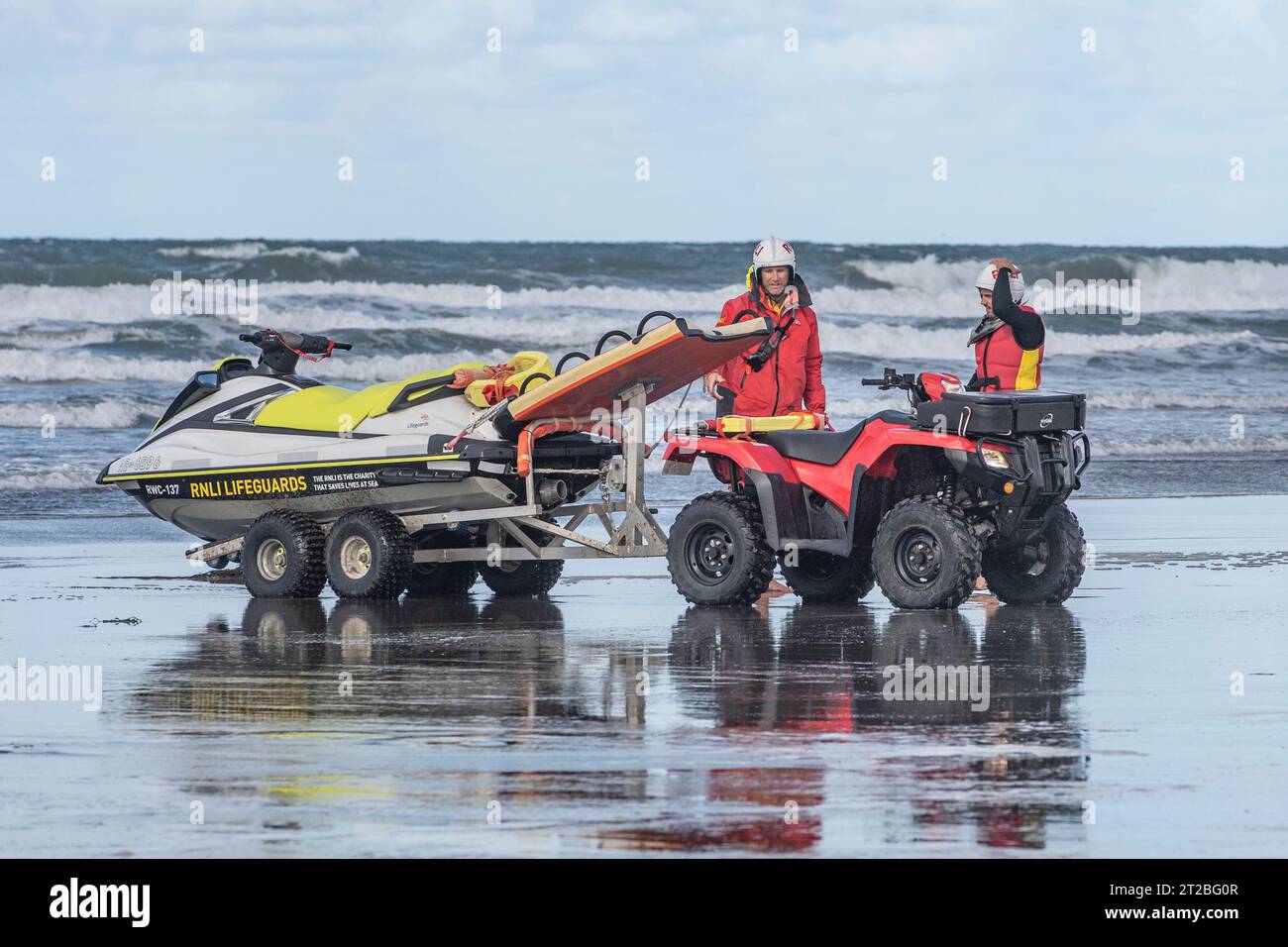 Quad bike on beach -Fotos und -Bildmaterial in hoher Auflösung – Alamy