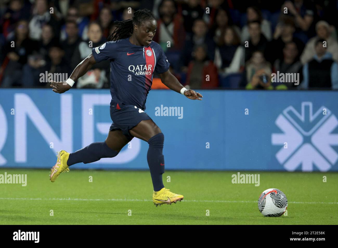 Tabitha chawinga paris saint germain -Fotos und -Bildmaterial in hoher ...