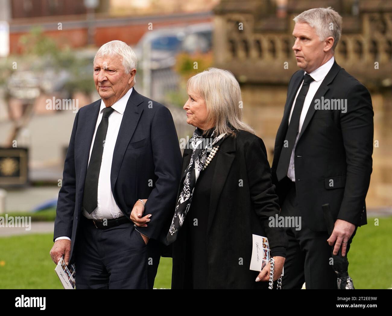 Mike Summerbee und Tina Summerbee nach der Trauerfeier des ehemaligen ...