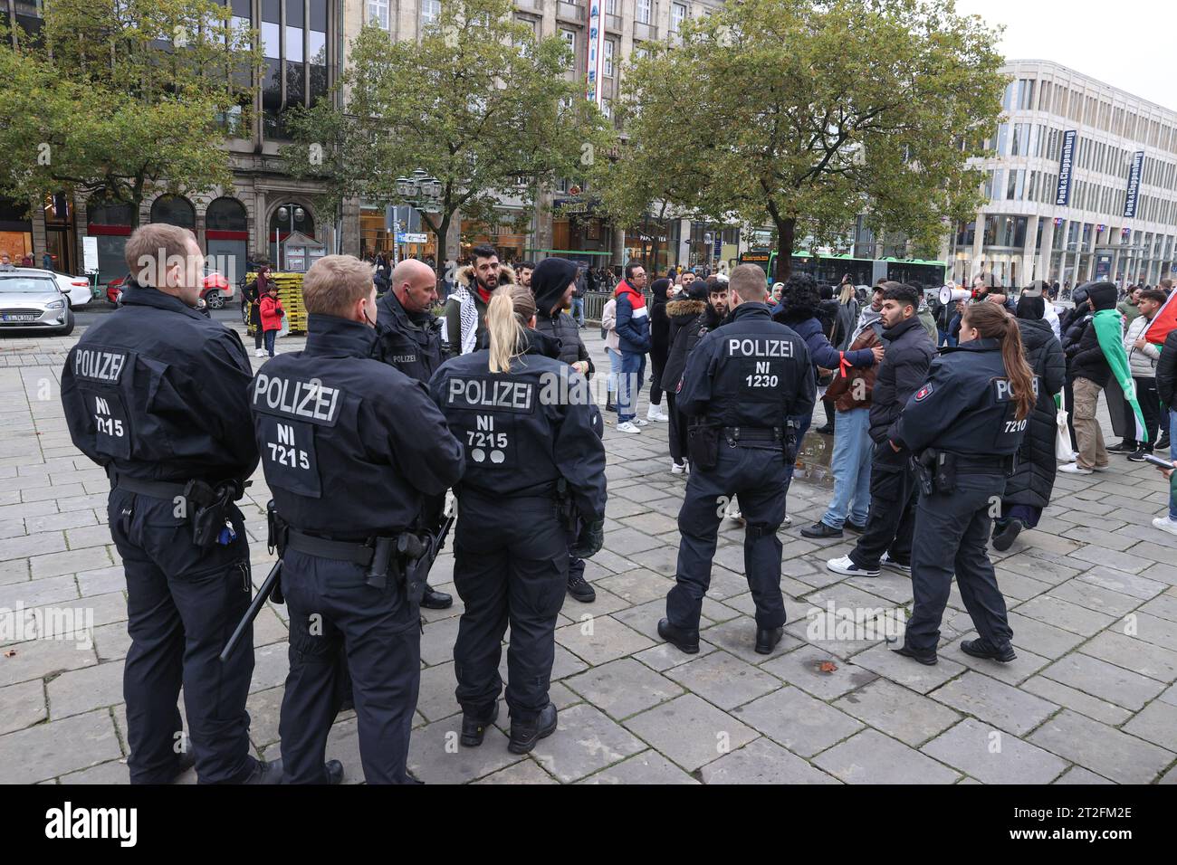 Niedersachsen, Hannover, Pro-Palästina-Kundgebung: Auf dem Opernplatz ...