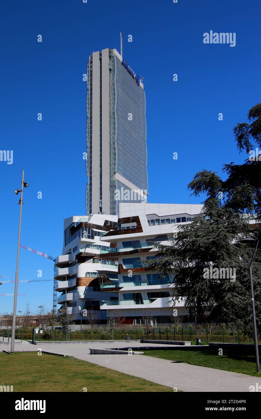 Mailand, Italien. Giulio Cesare Platz und im Hintergrund der neue City ...