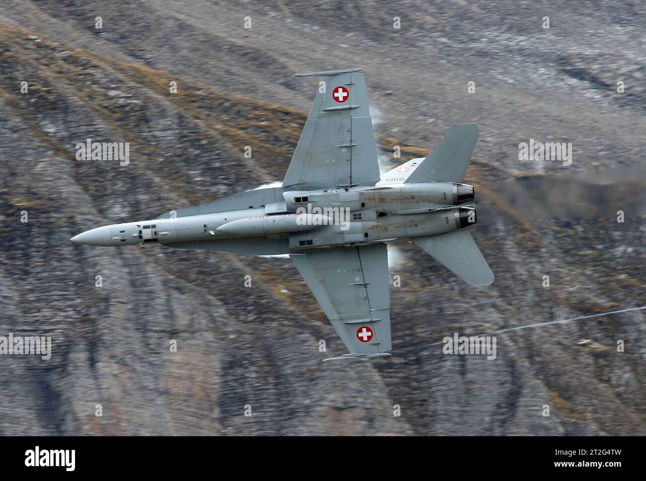 Ein Kampfflugzeug der Schweizer Luftwaffe vom Typ McDonnell Douglas FA-18C Hornet ...