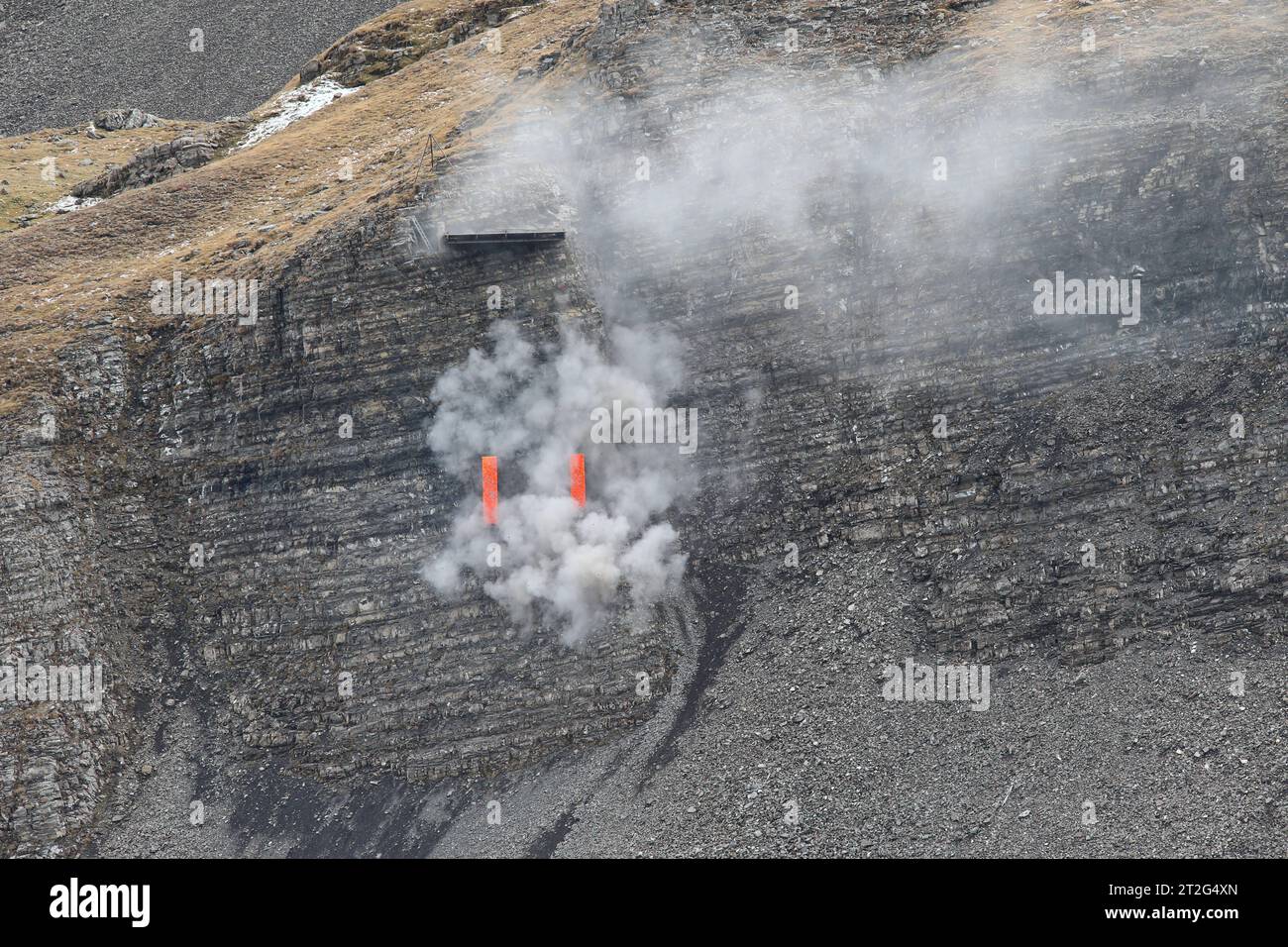 Treffer, Beschuss mit scharfer Munition aus F-18-Hornet ...