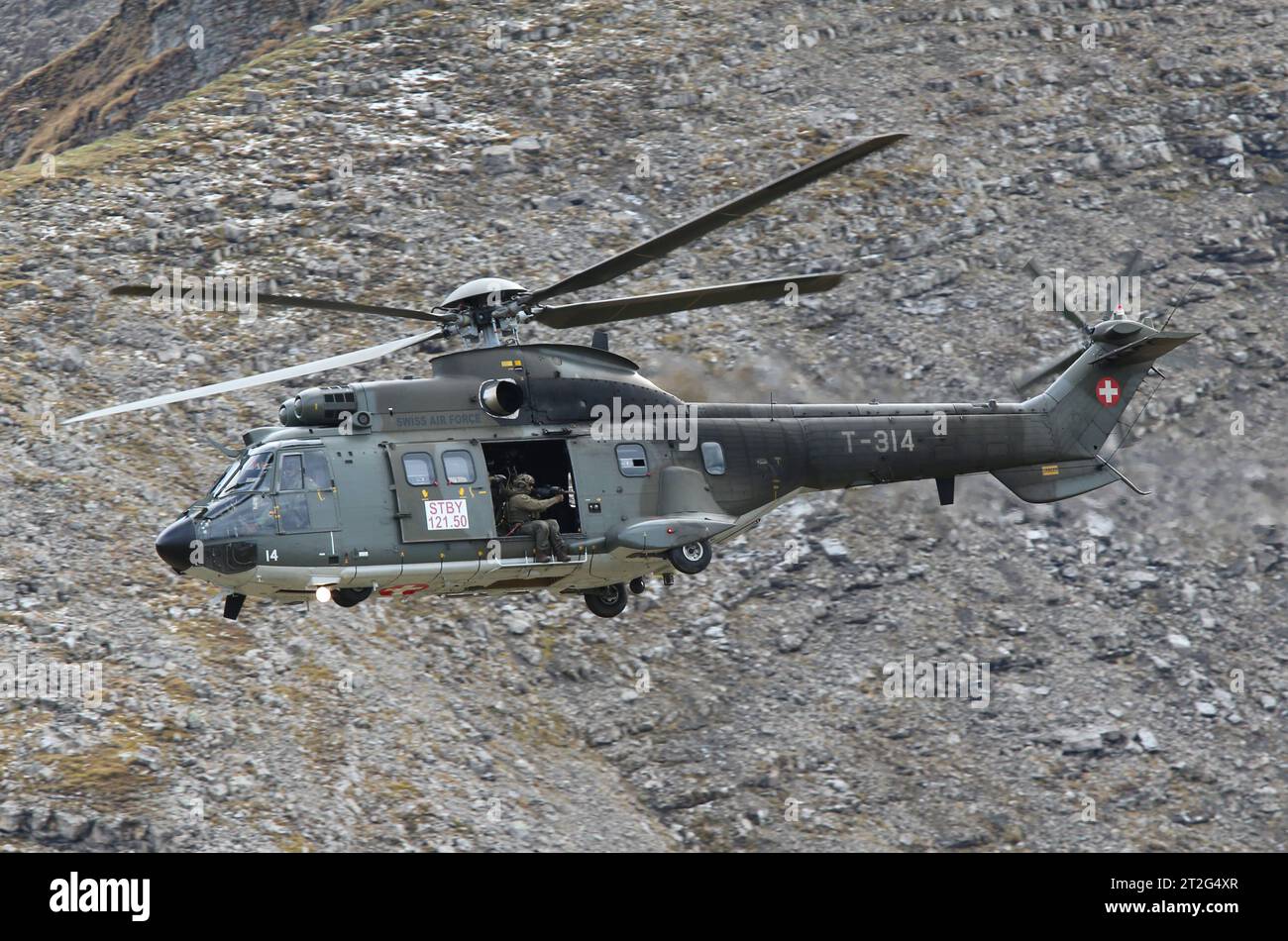 Ein Helikopter der Schweizer Luftwaffe vom Typ Aerospatiale AS-332 M1 ...