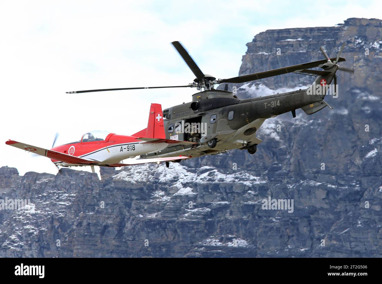 Ein Helikopter der Schweizer Luftwaffe vom Typ Aerospatiale AS-332 M1 Super Puma mit der Kennung ...