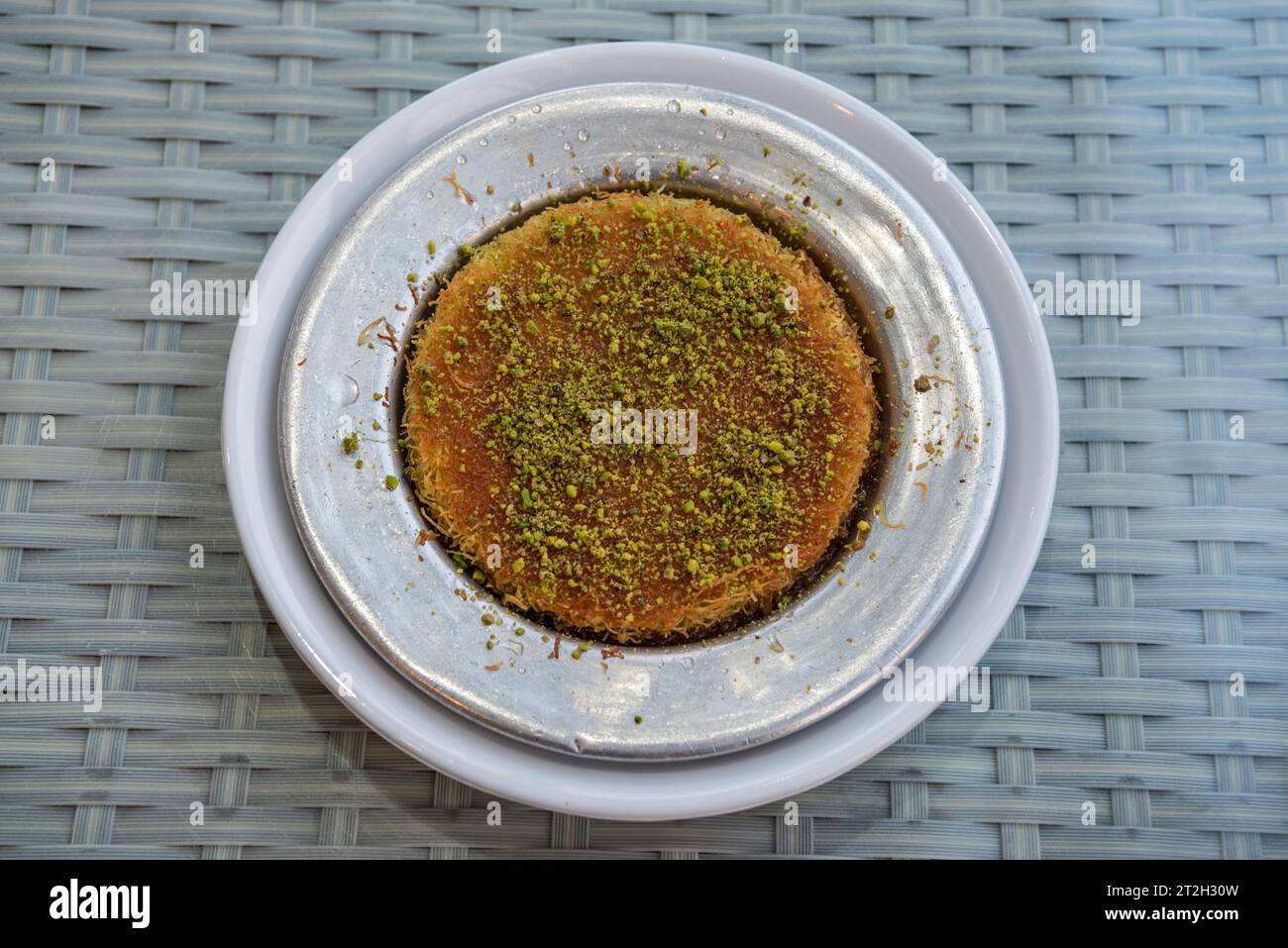 Türkischer kunefe -Fotos und -Bildmaterial in hoher Auflösung – Alamy