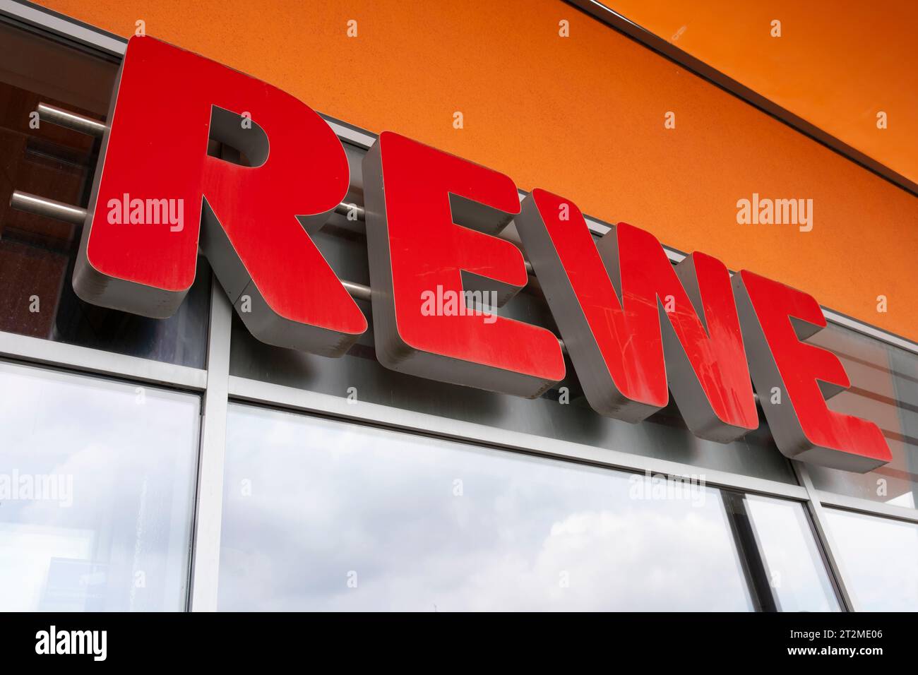 Logo rewe -Fotos und -Bildmaterial in hoher Auflösung – Alamy