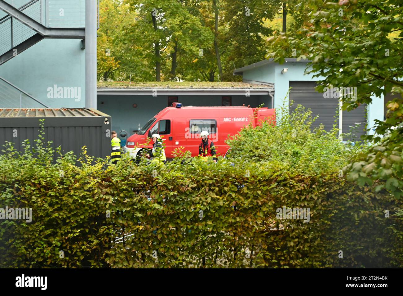 Leipzig - Weißes Pulver im Polizeirevier: ABC-Zug der Feuerwehr rückt an 20.10.2023 gegen 10,15 ...