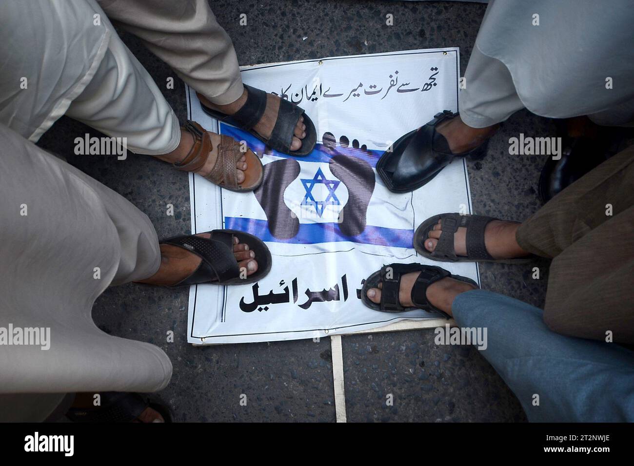 Peshawar, Peshawar, Pakistan. Oktober 2023. Das pakistanische Volk ...