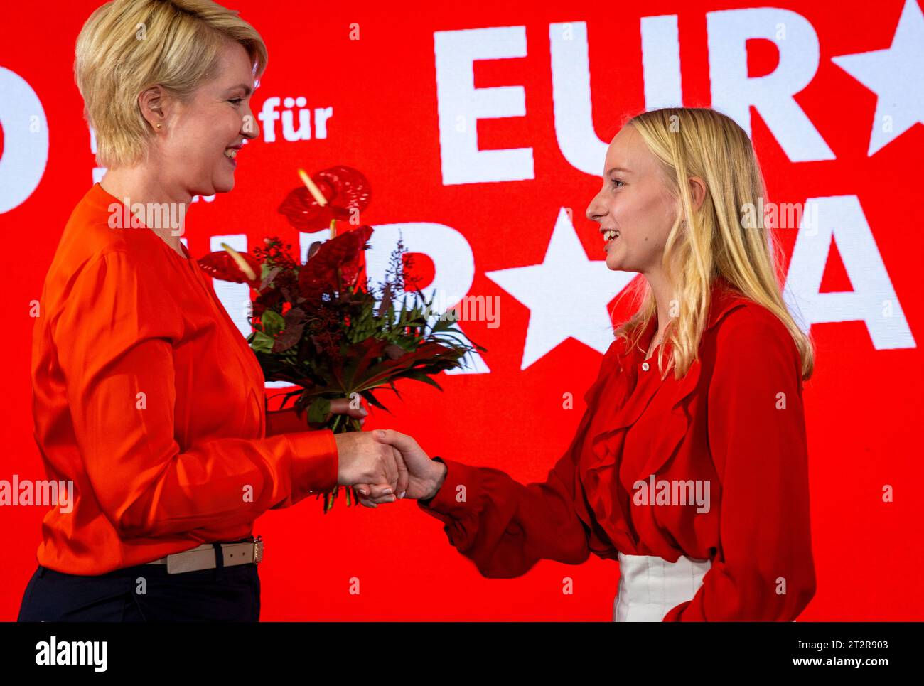 Linstow, Deutschland. Oktober 2023. Die 24-jährige Sabrina Repp (r ...