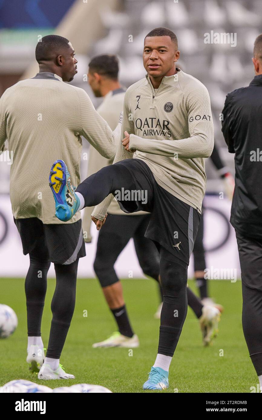 Kylian mbappe training -Fotos und -Bildmaterial in hoher Auflösung – Alamy