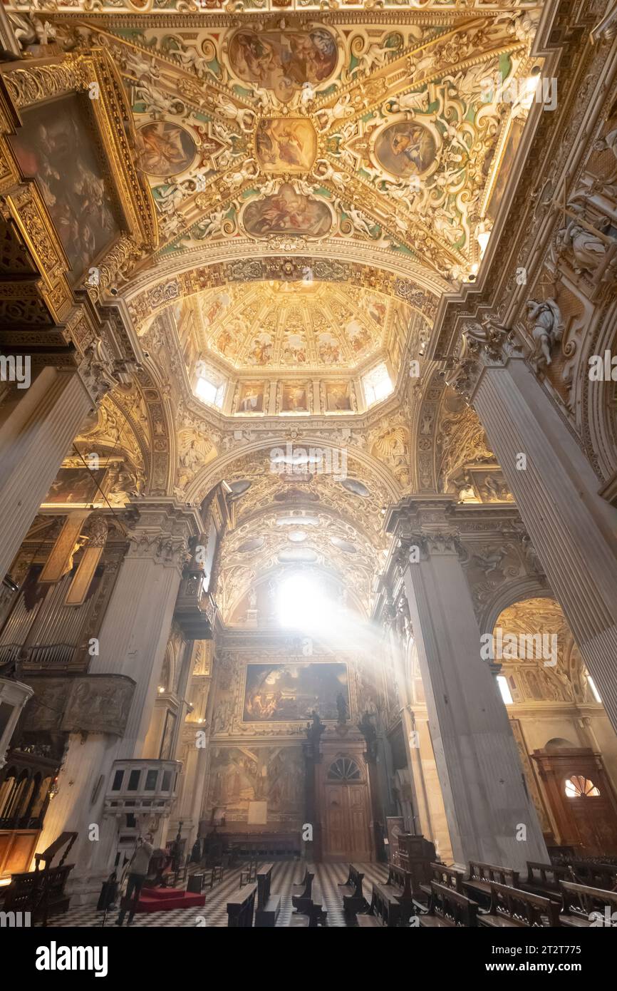 Das Innere der Basilika Santa Maria Maggiore. Die Basilika Santa Maria ...