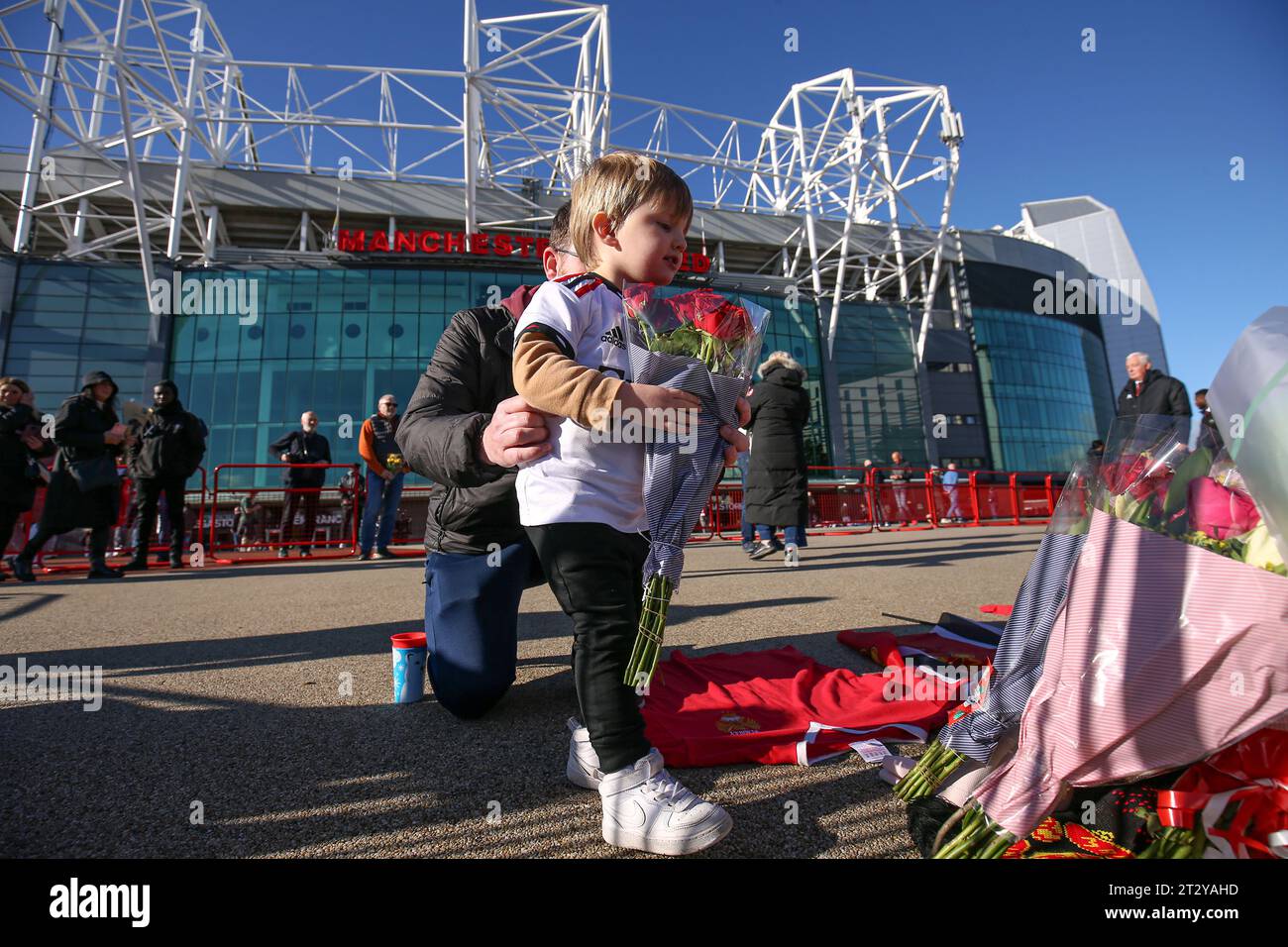 Die United Trinity Statue in Old Trafford, Manchester, erinnert an Sir ...