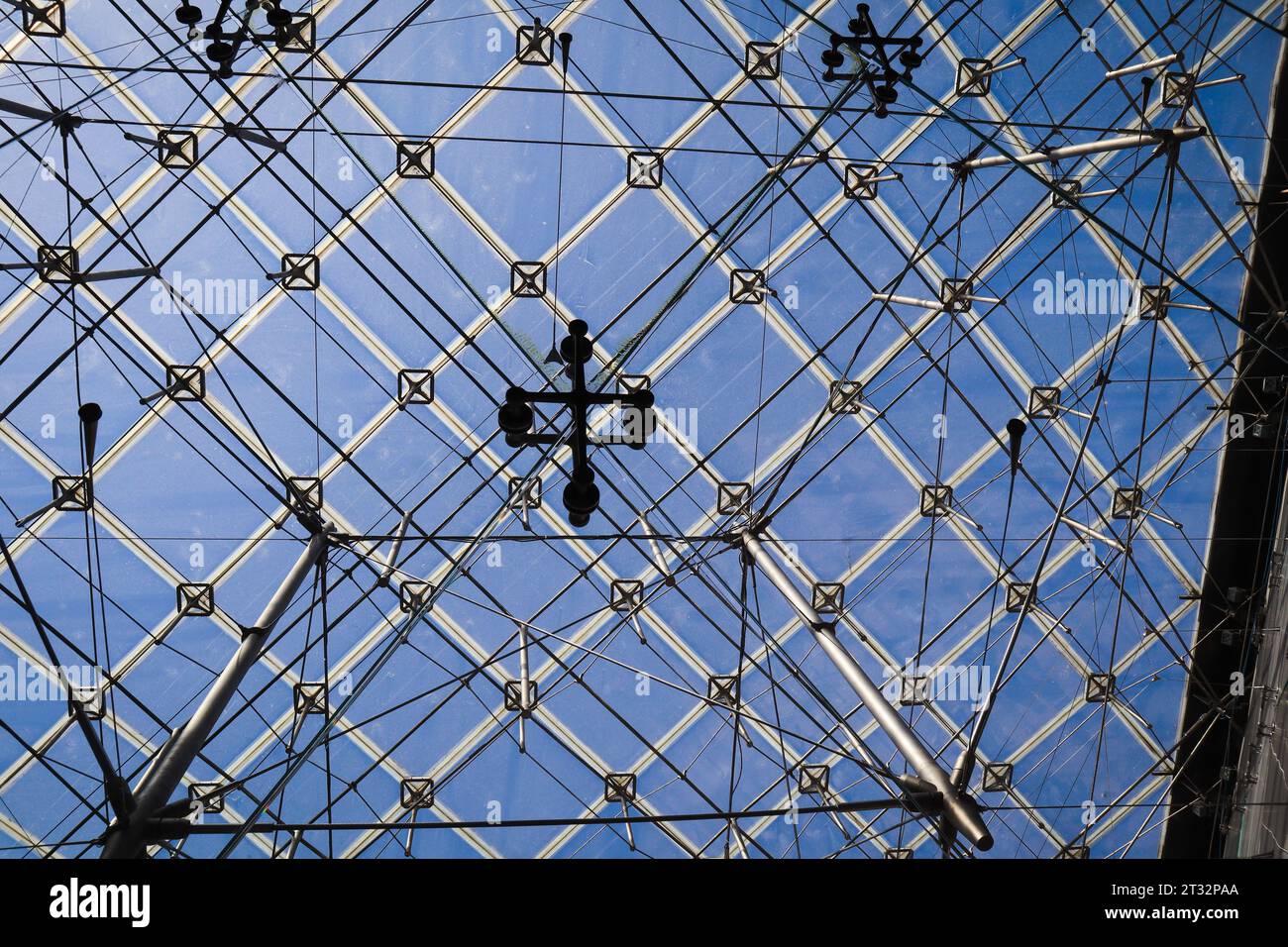 Umgedrehte pyramide -Fotos und -Bildmaterial in hoher Auflösung – Alamy