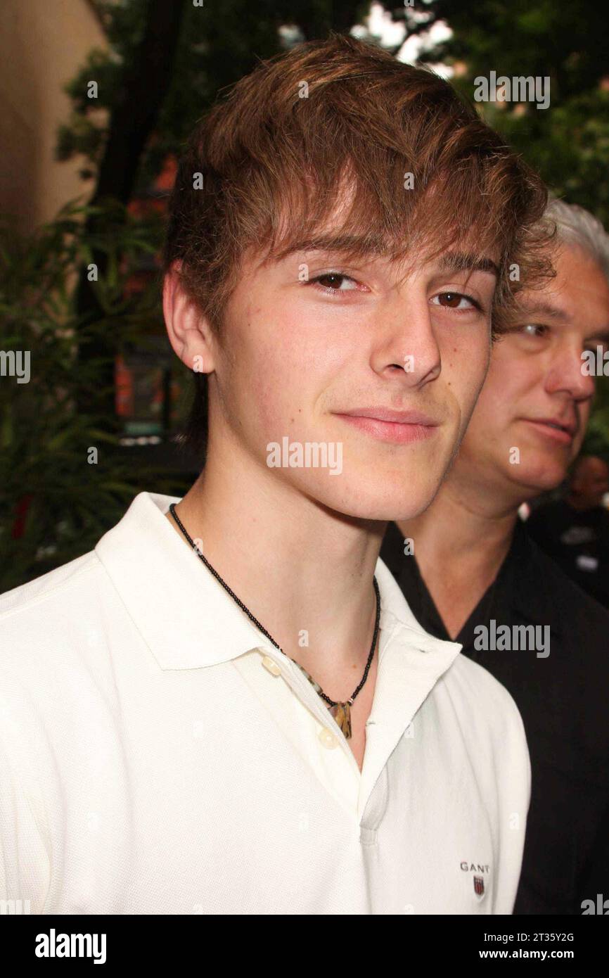 Alex watson and emma watson -Fotos und -Bildmaterial in hoher Auflösung ...