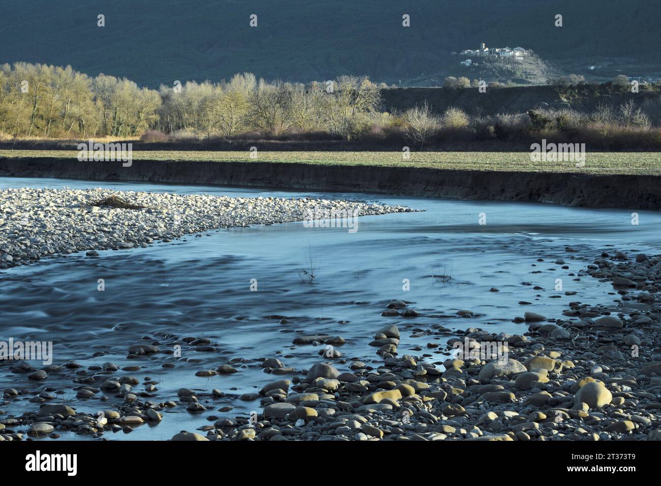 Ruhiges flussufer -Fotos und -Bildmaterial in hoher Auflösung – Alamy