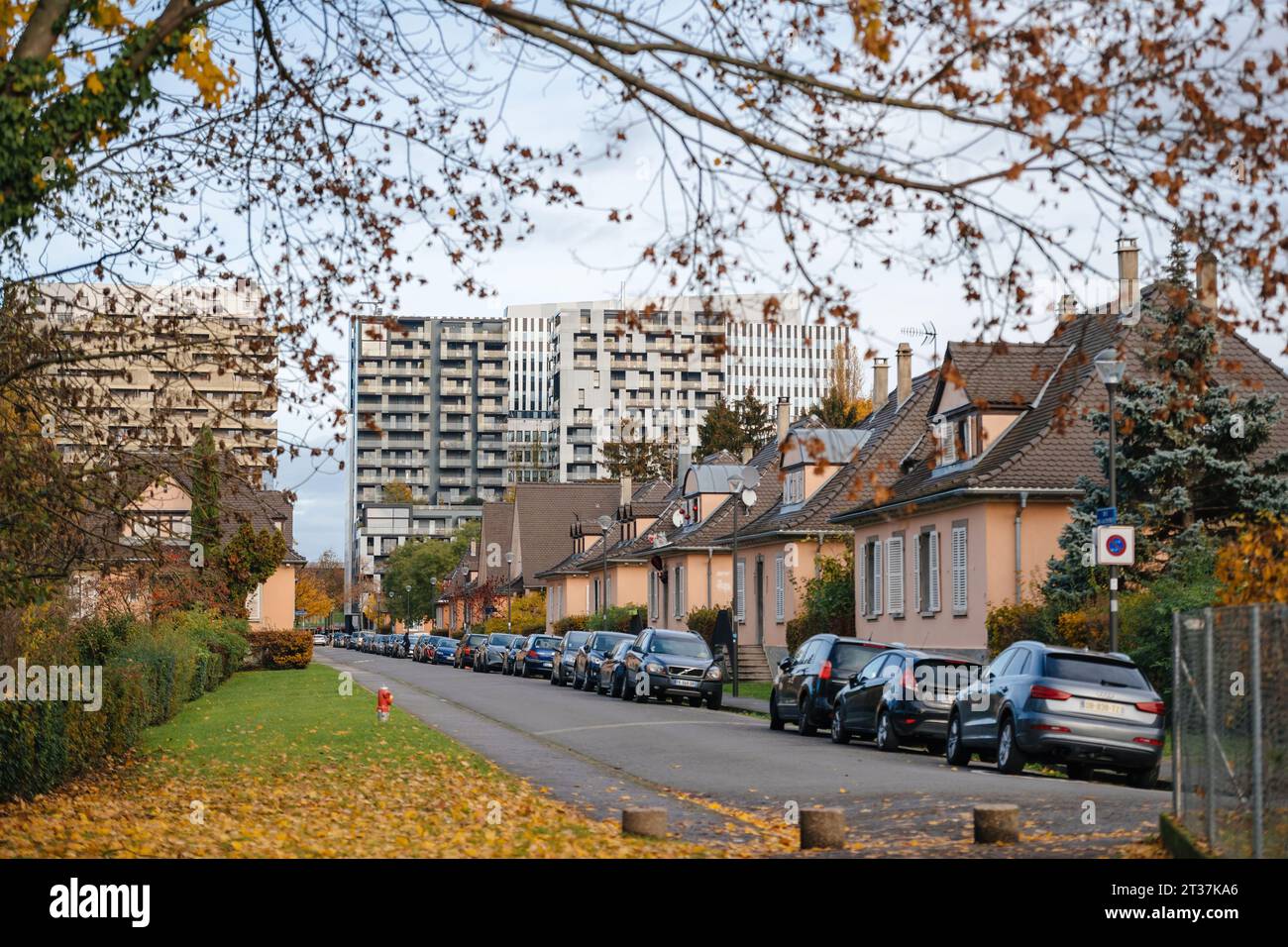 Straßburg, Frankreich - 22. November 2023: Das neue Wacken-Hochhaus ...