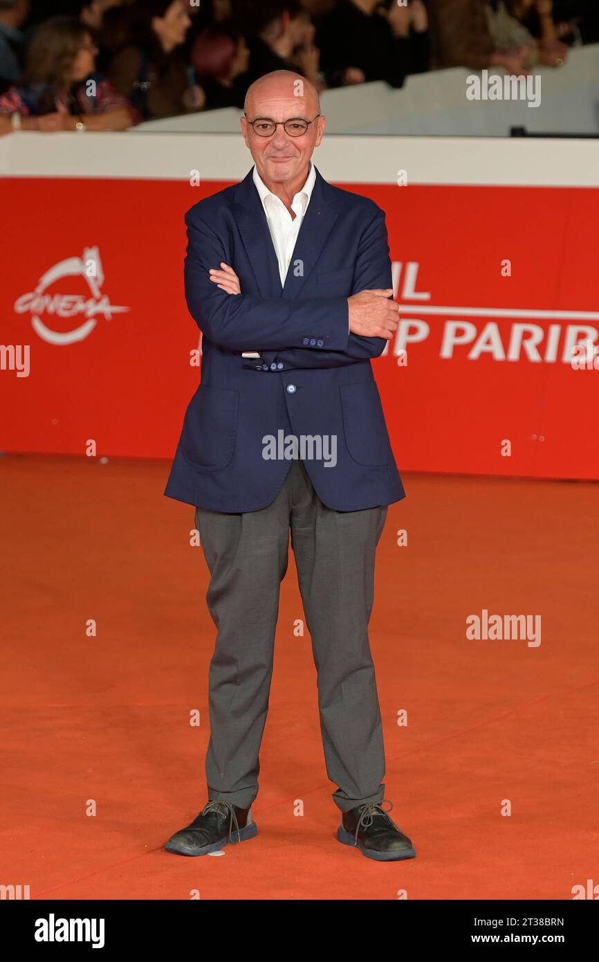 Rom, Italien. Oktober 2023. Don Antonio Loffredo besucht den roten ...