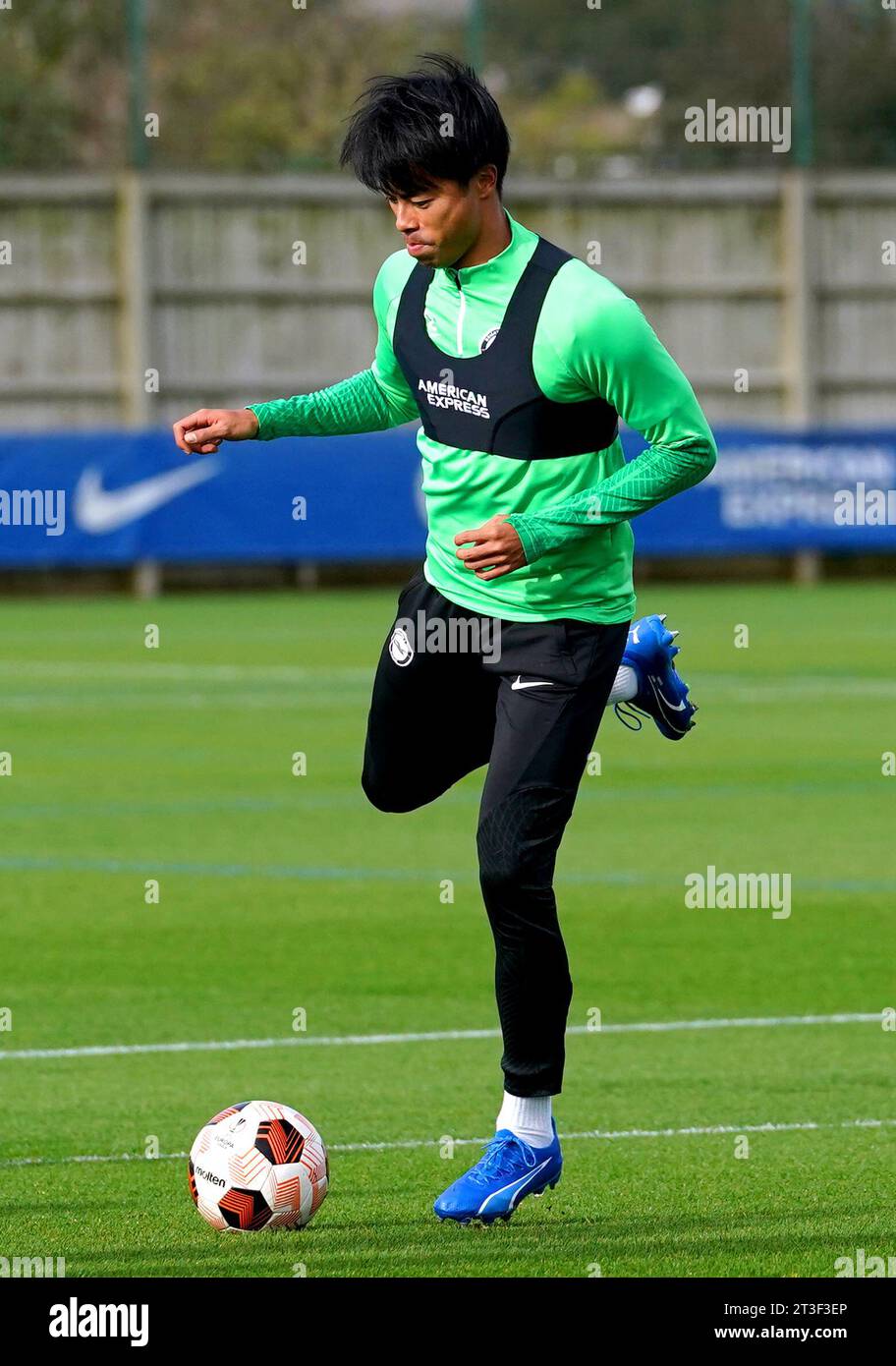 Kaoru Mitoma von Brighton und Hove Albion während eines Trainings im ...