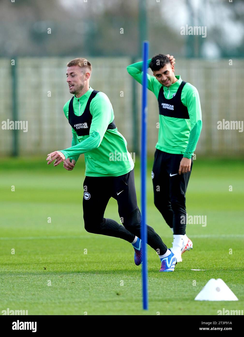 Adam Webster von Brighton und Hove Albion (links) während eines ...