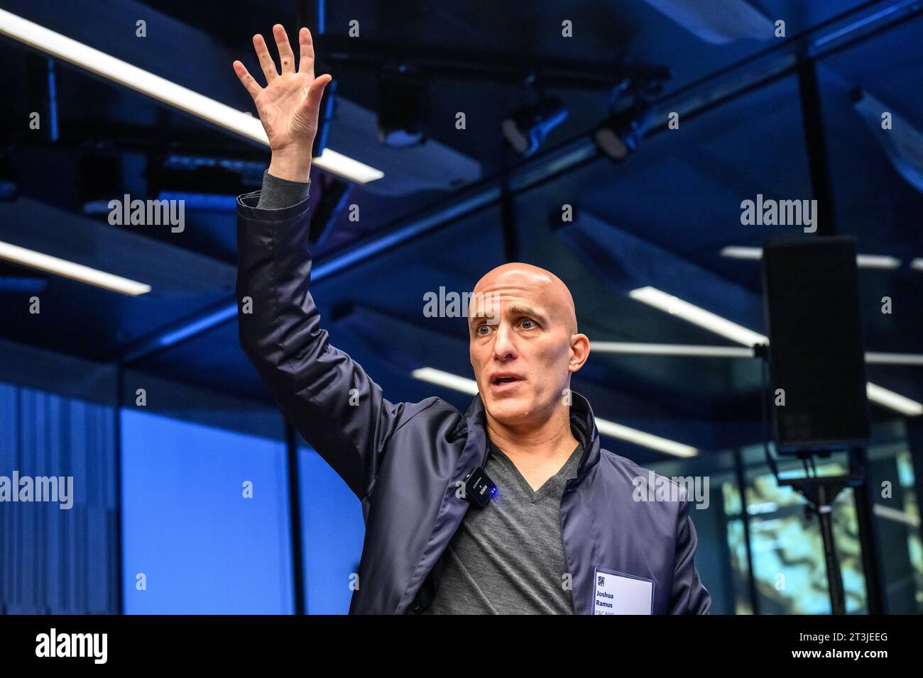 New York, USA. Oktober 2023. Der Architekt Joshua Ramus erläutert den ...