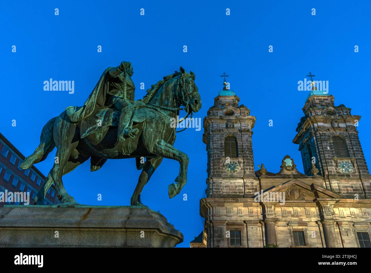 Abendlicher Blick auf das Denkmal für Kaiser Wilhelm. I. zu Pferd ...