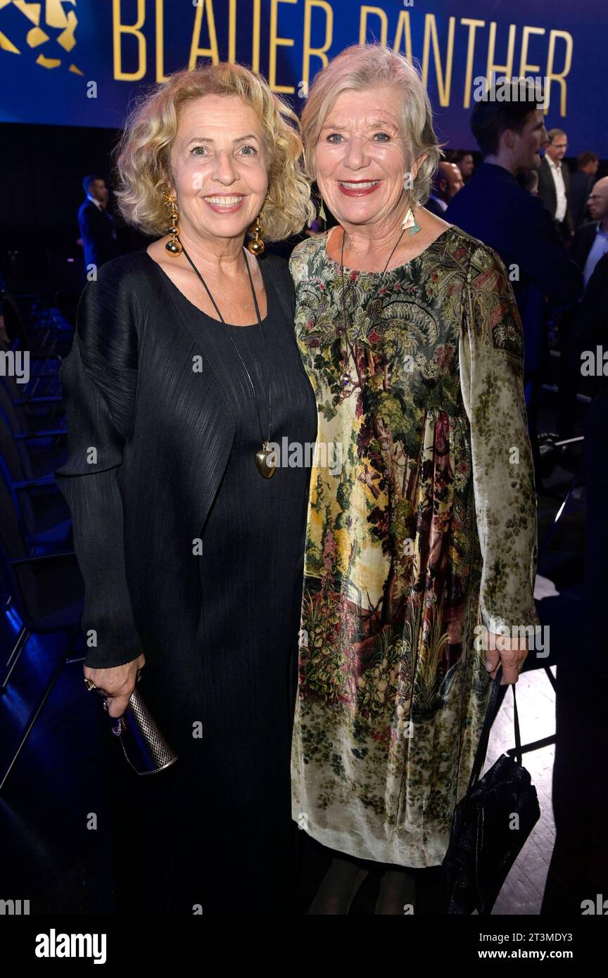 Michaela May und Jutta Speidel bei der Verleihung vom Blauen Panther ...