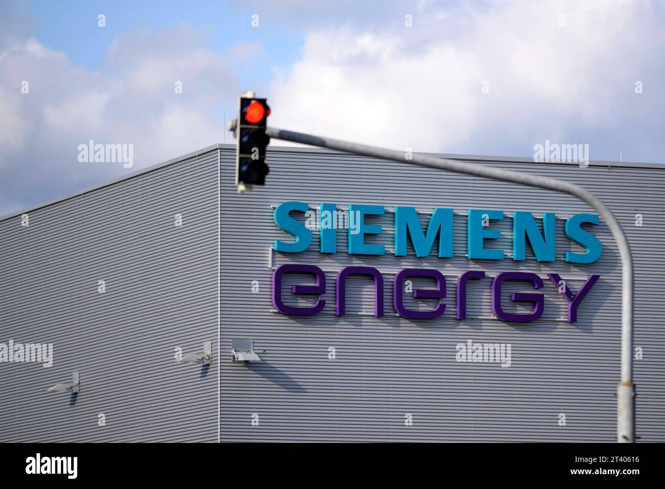 Das Logo der Firma Siemens Energy am Standort des Unternehmens in ...
