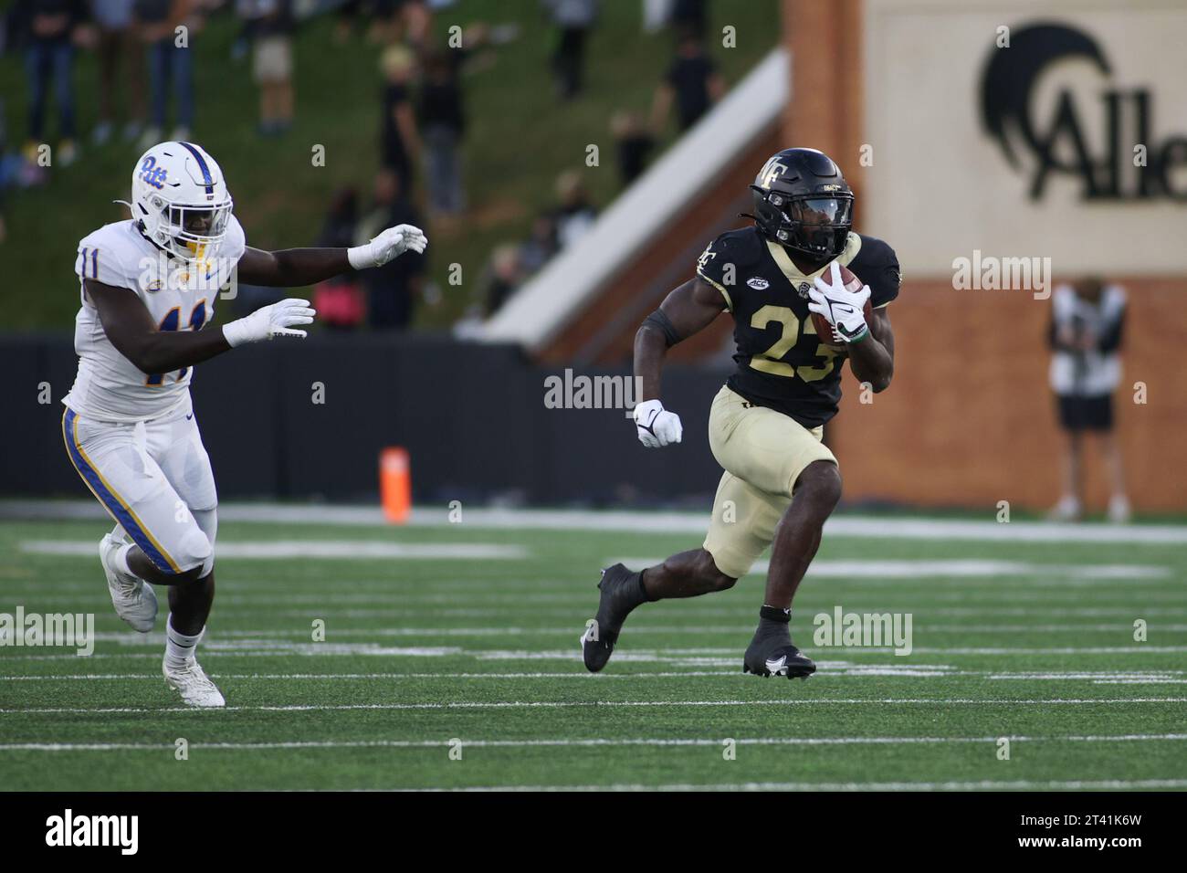 21. Oktober 2023: Wake Forest Demon Deacons Running Back Demond ...