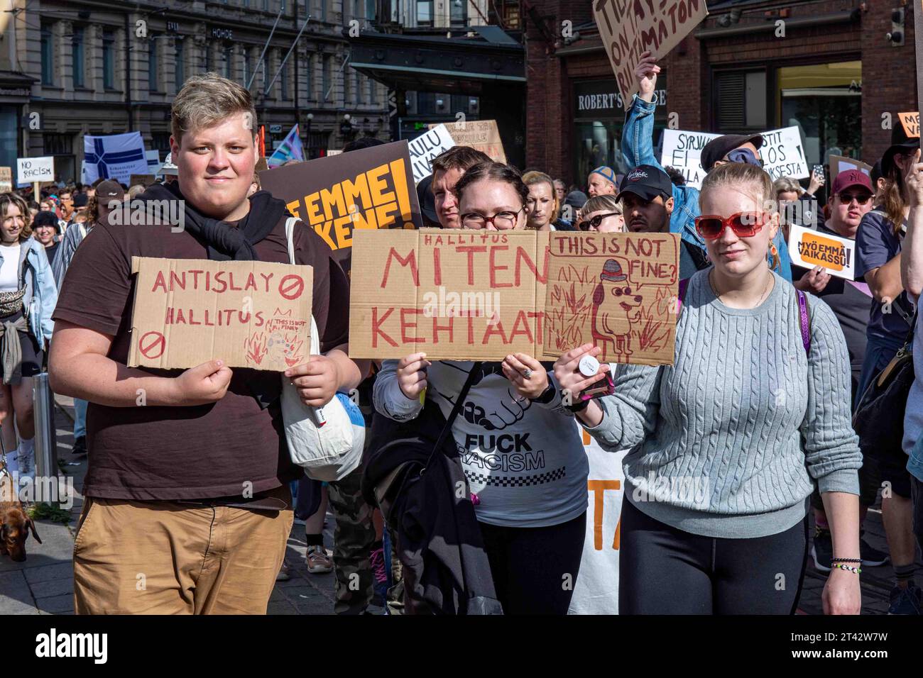 Protestplakate gegen rassismus -Fotos und -Bildmaterial in hoher ...