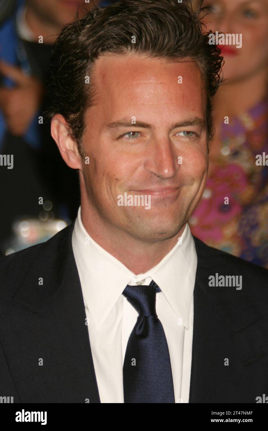 Matthew perry 2004 -Fotos und -Bildmaterial in hoher Auflösung – Alamy
