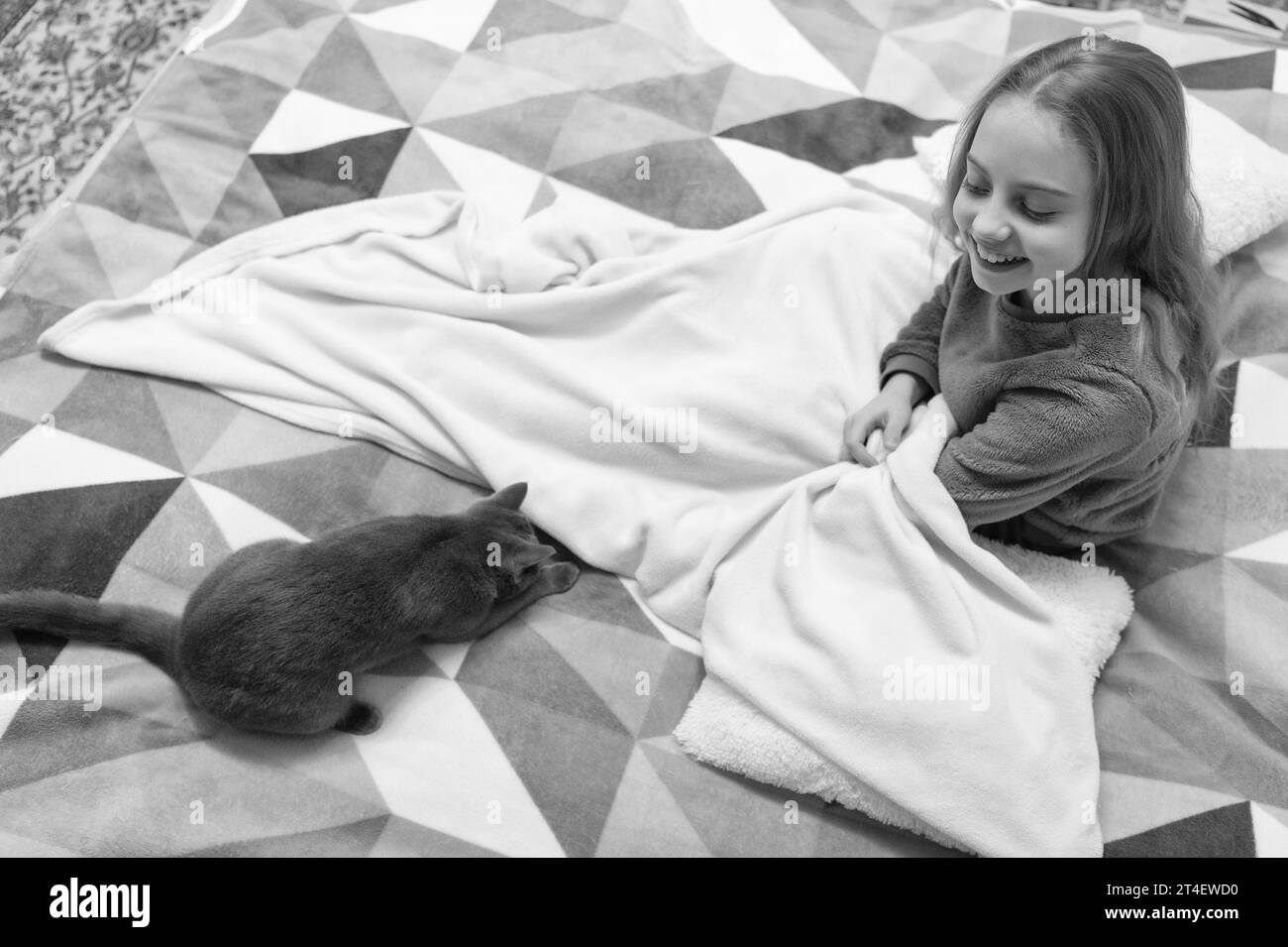 Tween girl bed Schwarzweiß-Stockfotos und -bilder - Alamy