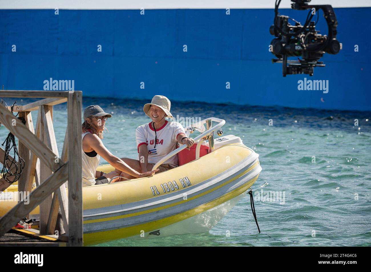 NYAD, von links: Jodie Foster, Annette Bening als Diana Nyad, am Set ...