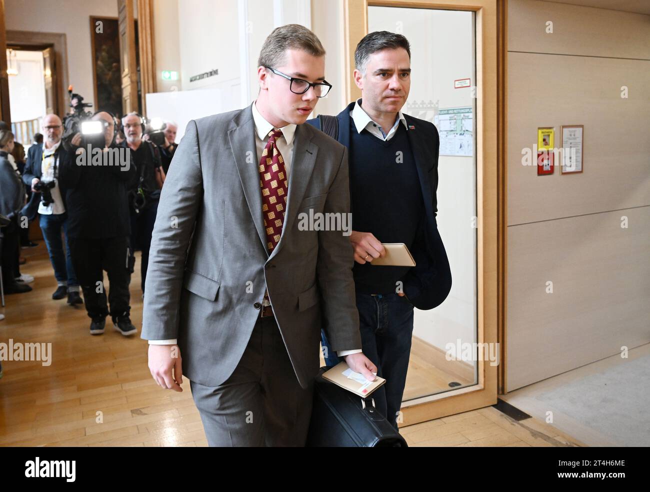 31. Oktober 2023, Bayern, München: AFD-Politiker Daniel Halemba (l ...