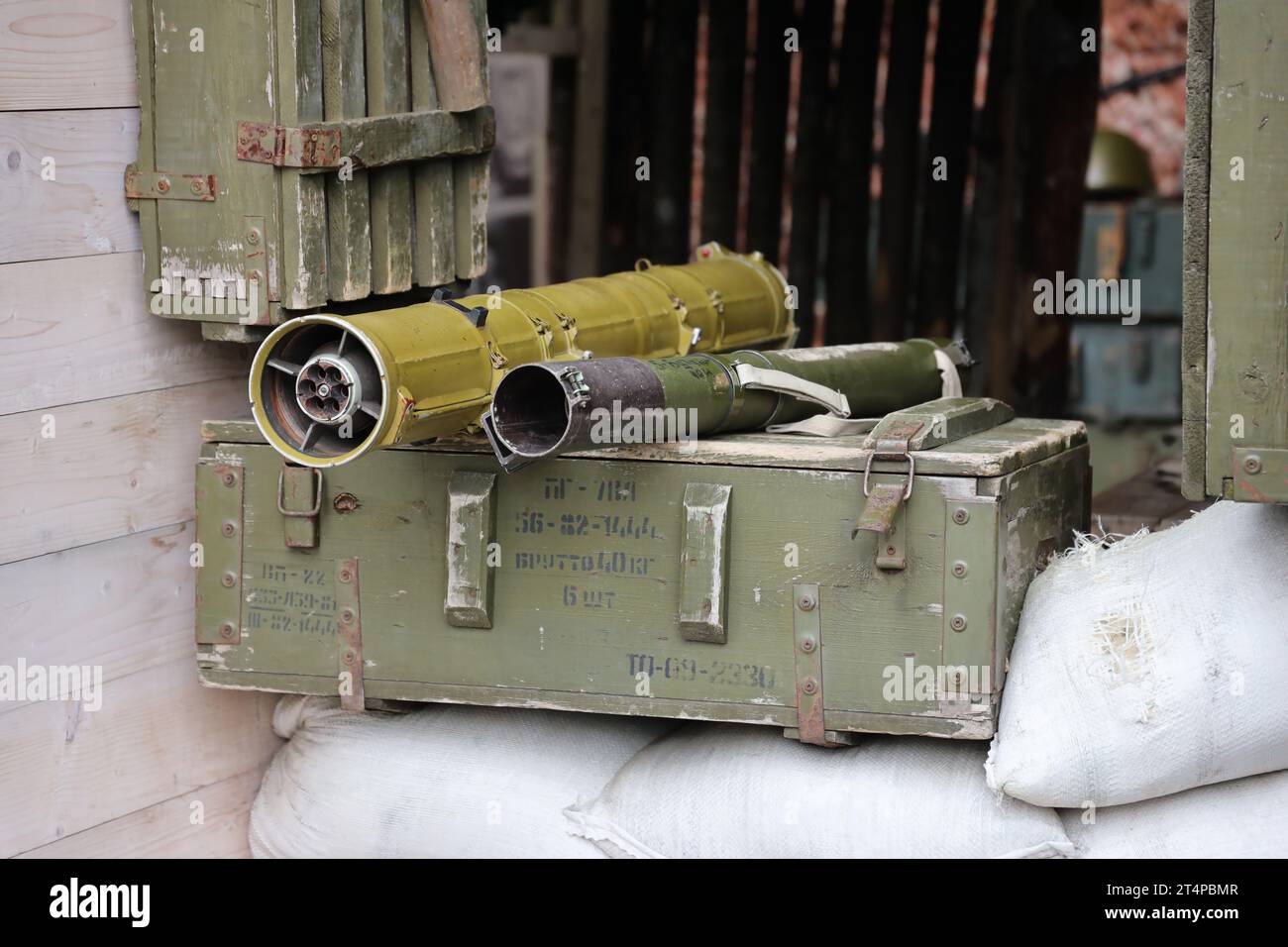 High explosive anti tank warhead -Fotos und -Bildmaterial in hoher ...