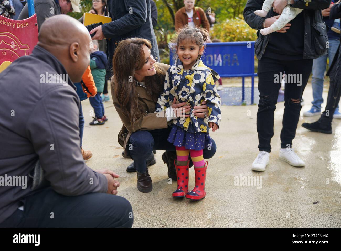 Die Prinzessin von Wales trifft Maya Sanmuganathan, 3, während eines ...