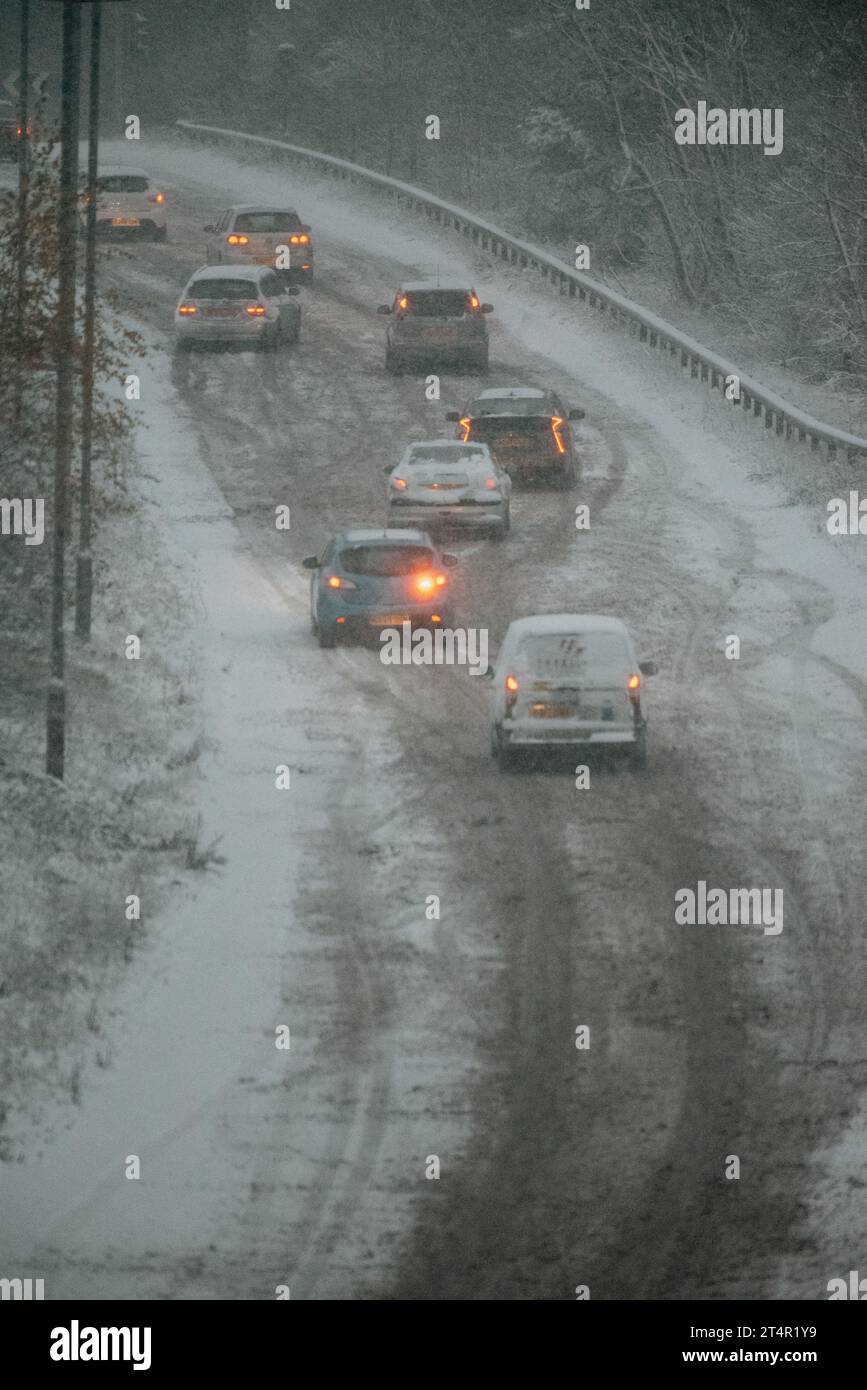 Starke Schneefälle stören die Fahrt in den midlands der A14 bei ... Starke Schneefälle stören die Fahrt in den midlands der A14 bei ...
