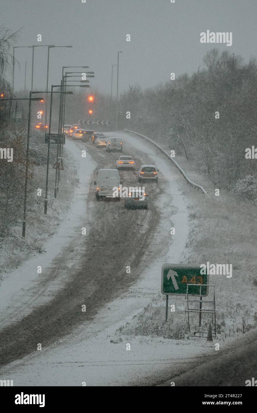 Starke Schneefälle stören die Fahrt in den midlands der A14 bei ... Starke Schneefälle stören die Fahrt in den midlands der A14 bei ...