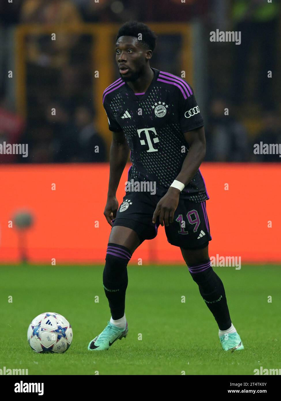 ISTANBUL - Alphonso Davies vom FC Bayern München während der UEFA Champions League Gruppe Ein ...