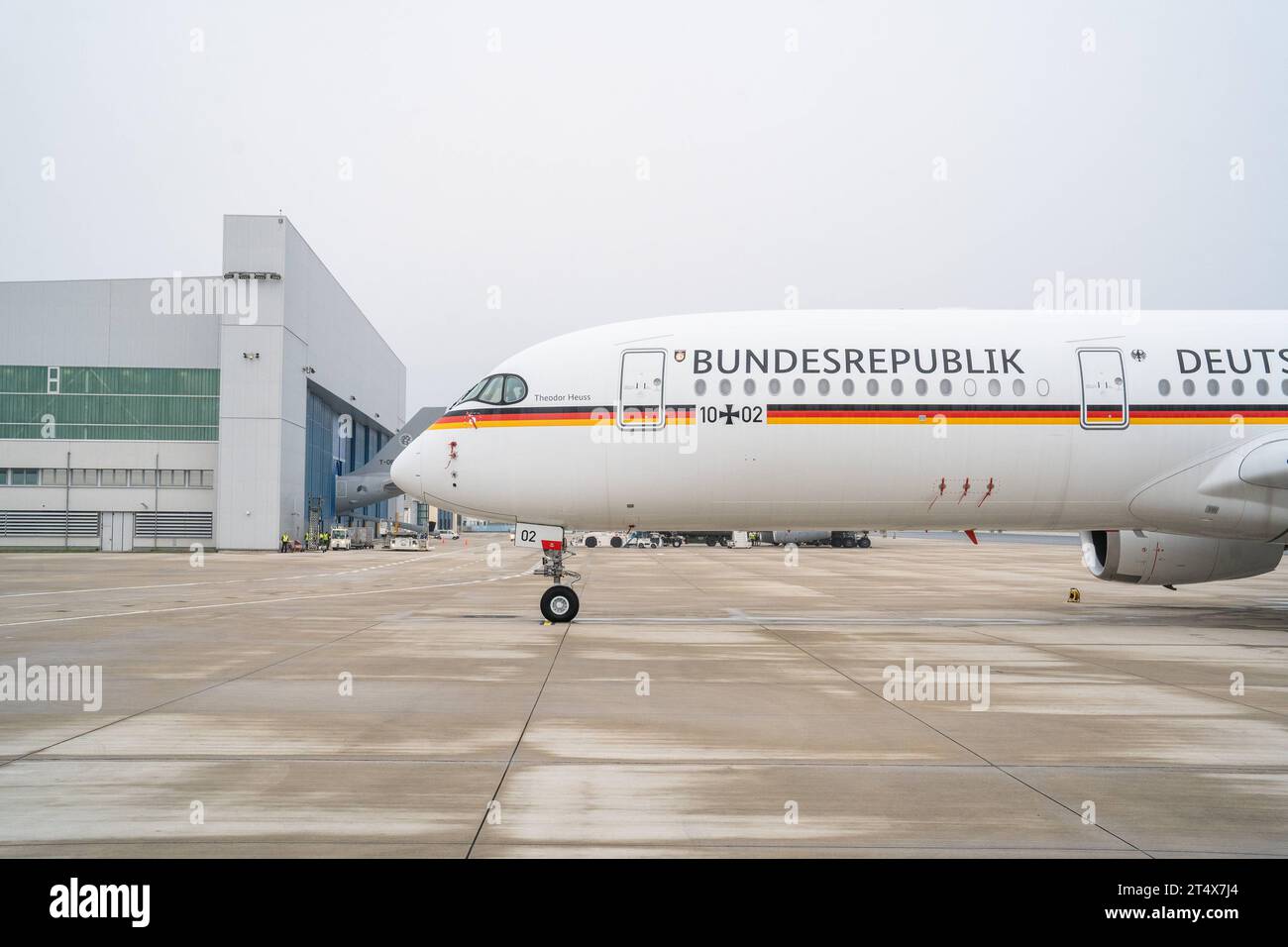 Flugbereitschaft Bundesministerium der Verteidigung - Luftwaffe - militärischer Teil Flughafen ...